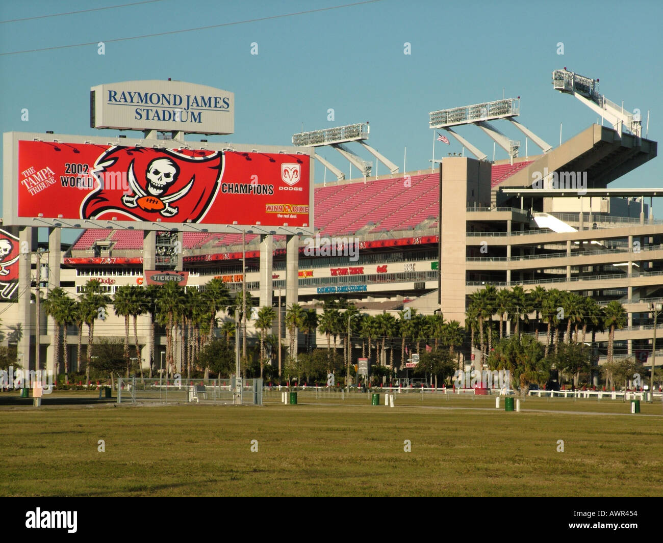 Raymond field hi-res stock photography and images - Alamy