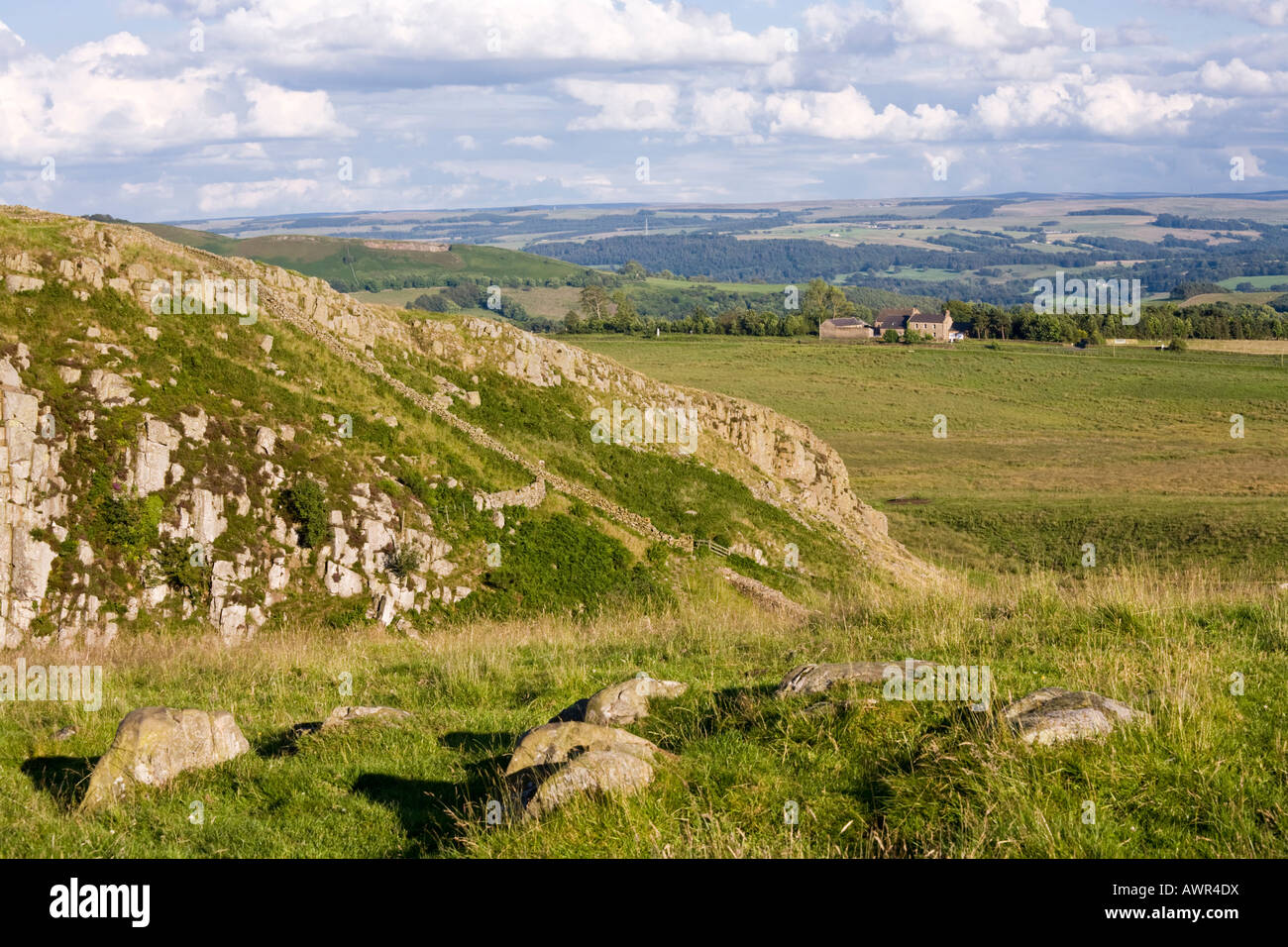 Hadrians Wall running along Highshield Crags, Steel Rigg ...
