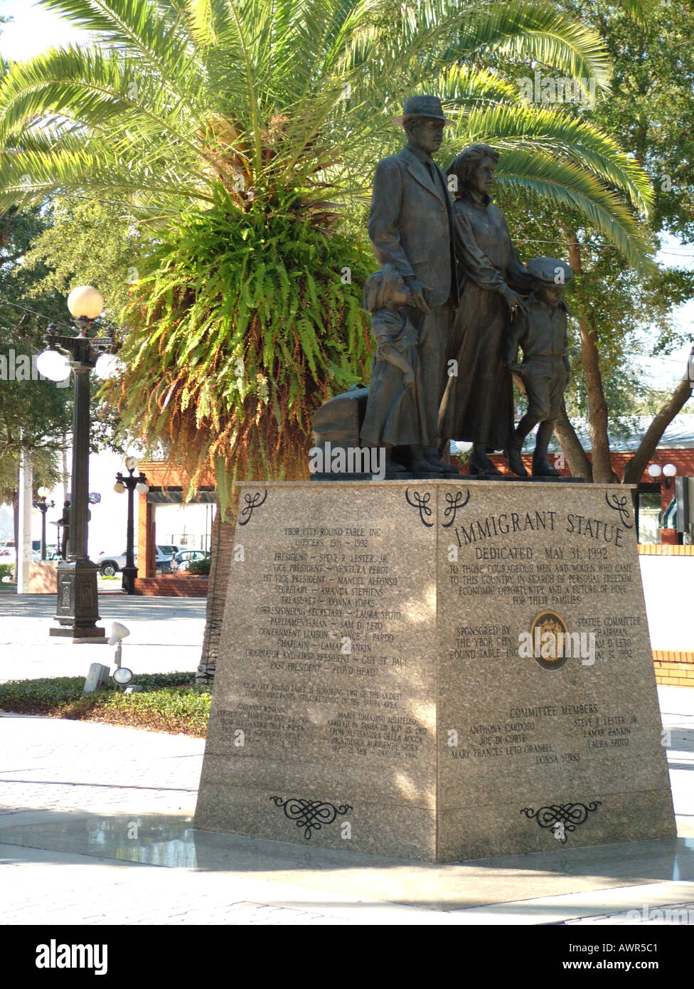 Immigrant statue florida hi-res stock photography and images - Alamy