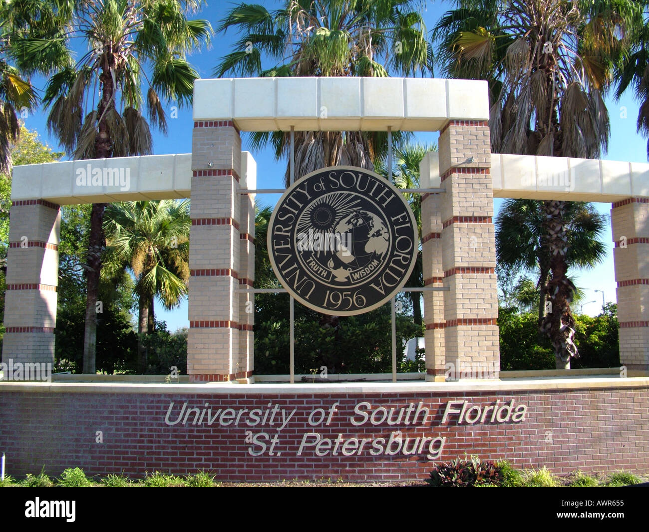 University of florida campus sign hi-res stock photography and images ...