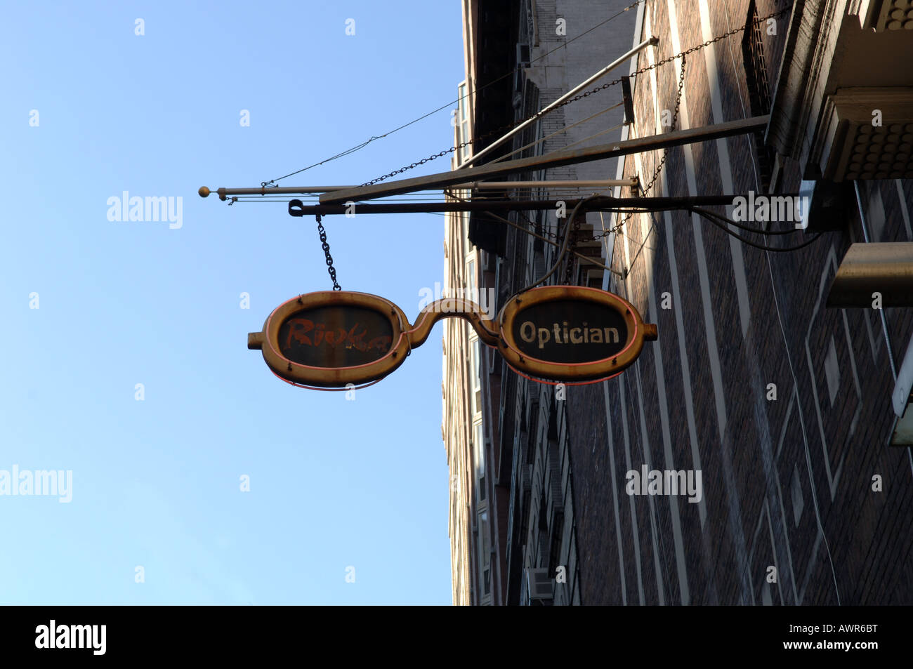 Eyeglass themed sign for optician shop in NYC Stock Photo - Alamy