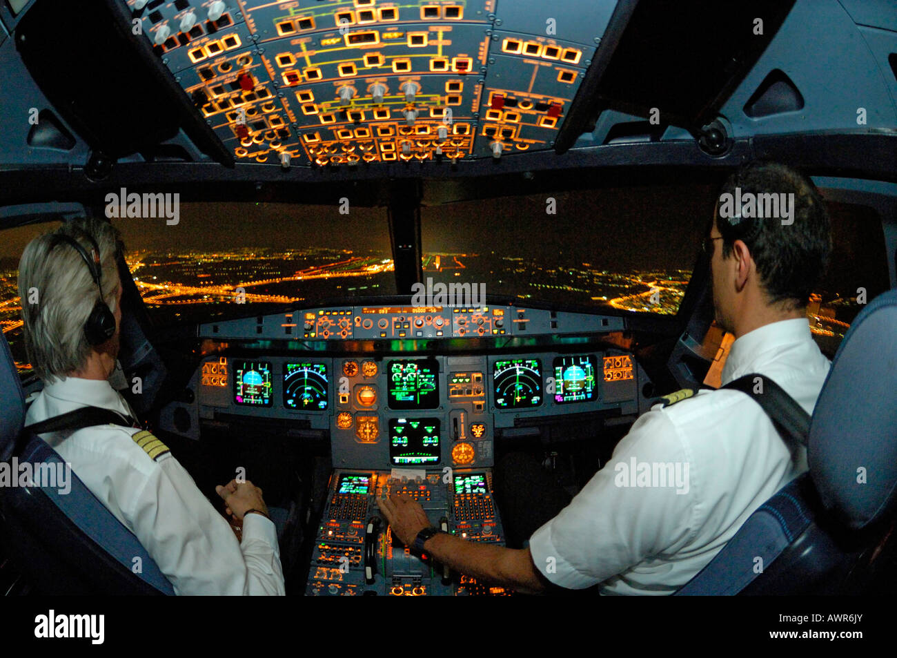 Aircraft cockpit night hi-res stock photography and images - Alamy