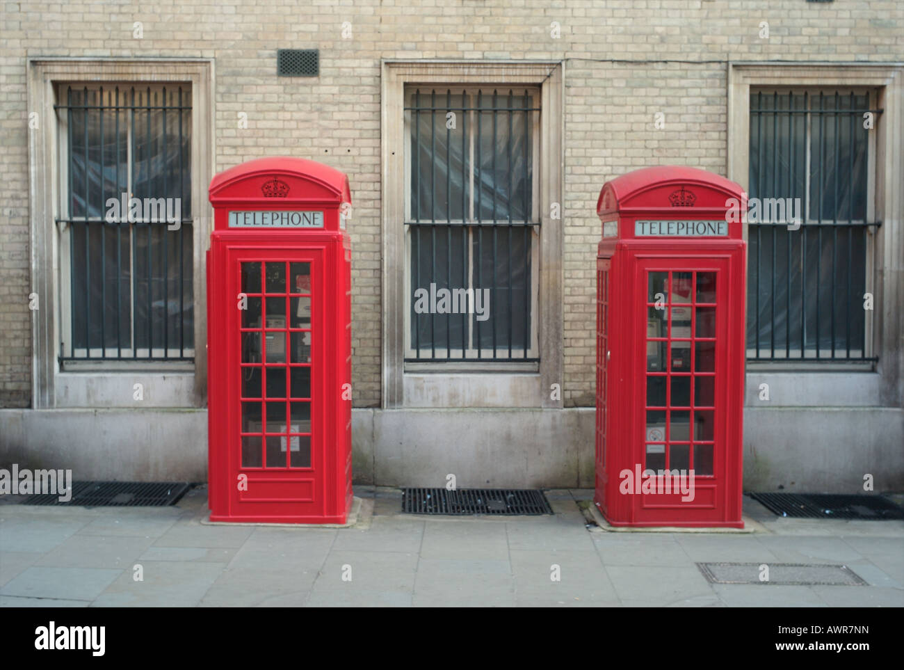 Red cabin phone in London Uk england Stock Photo - Alamy