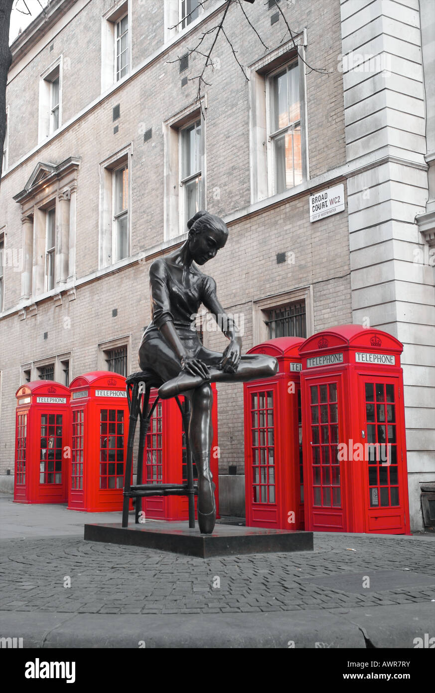 London's red phone in the street with a statue in front Stock Photo - Alamy