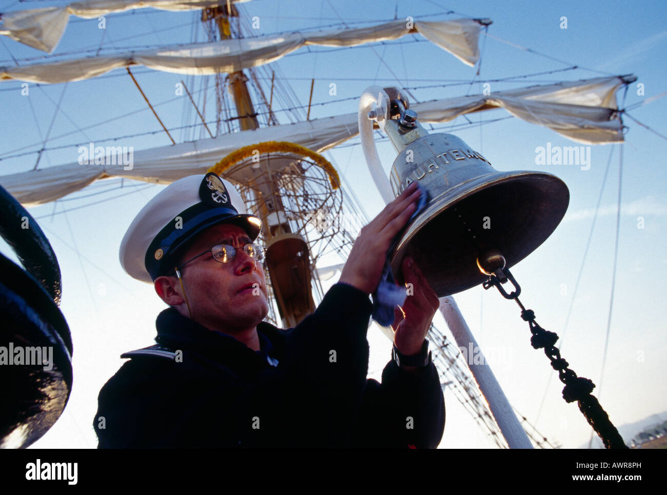 Crew member hi-res stock photography and images - Alamy