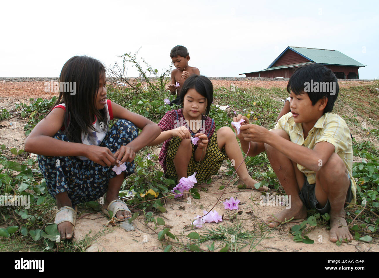 Cambodian khmer children playing hi-res stock photography and images ...