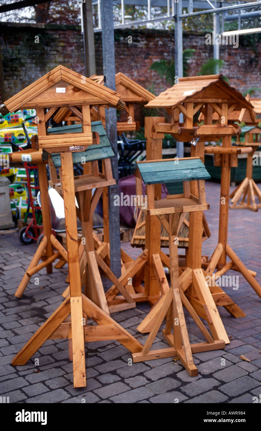 Bird tables hi-res stock photography and images - Alamy