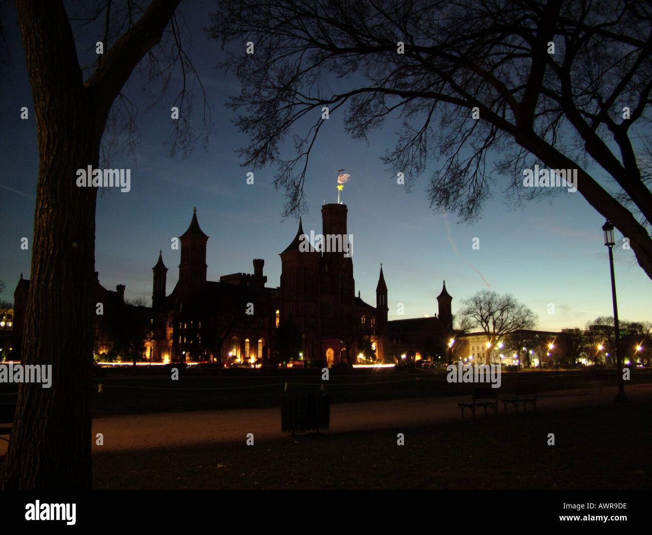 Washington dc landmarks at night hi-res stock photography and images ...