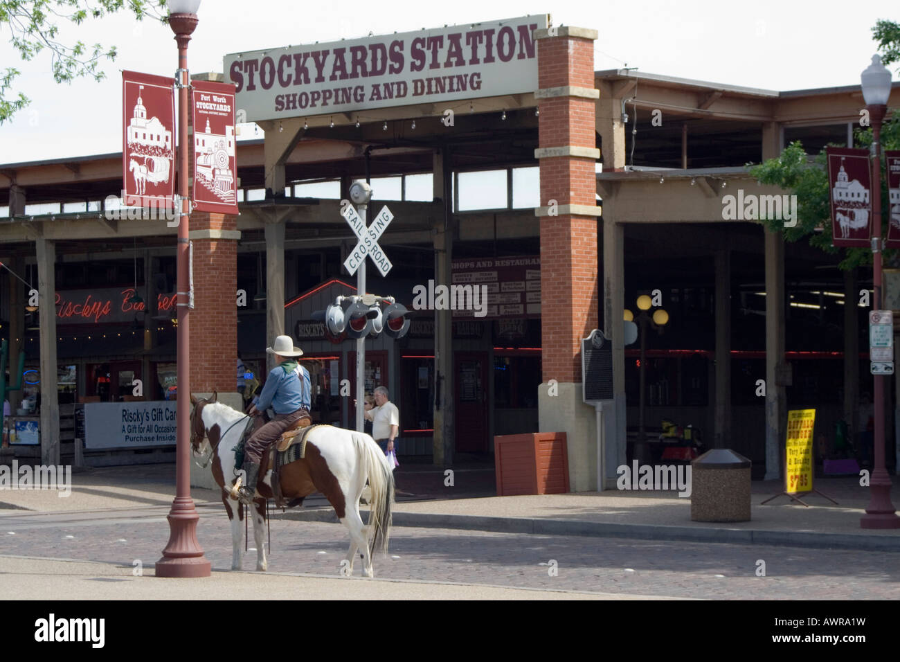 Side profile of a man riding a horse hi-res stock photography and ...