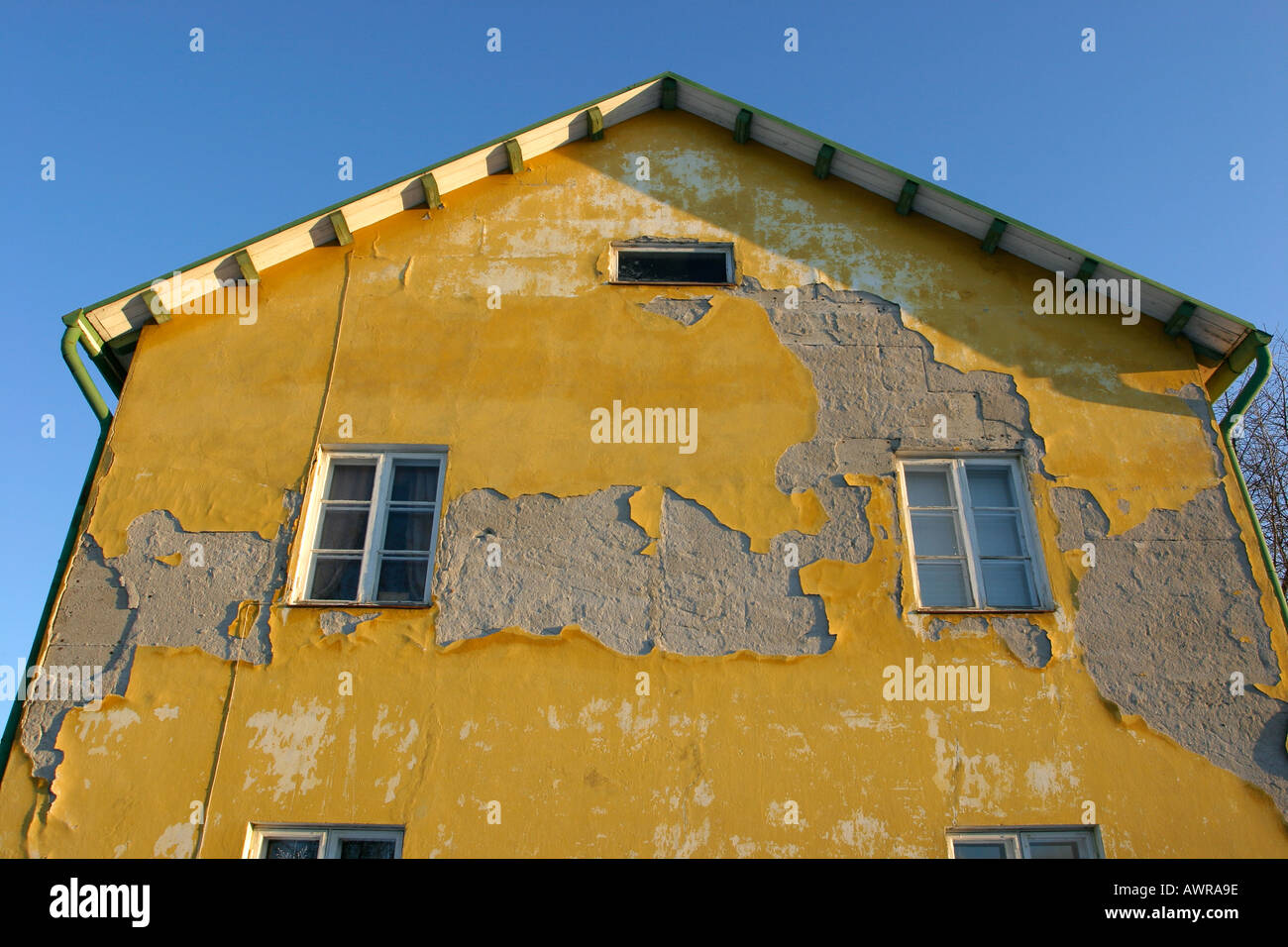 Damaged plaster hi-res stock photography and images - Alamy