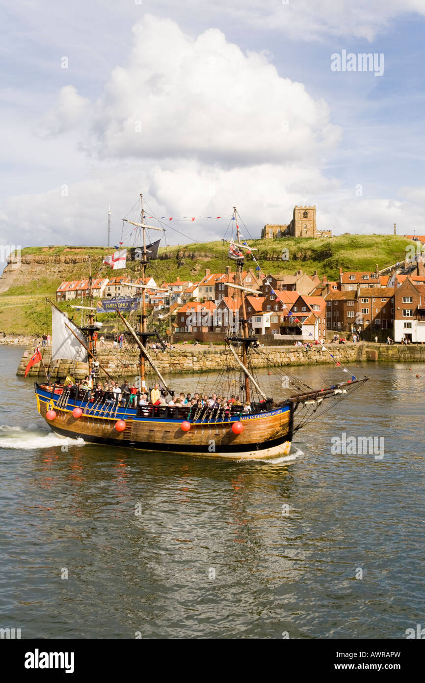 The tourist pleasure boat Bark Endeavour Whitby entering the harbour at ...