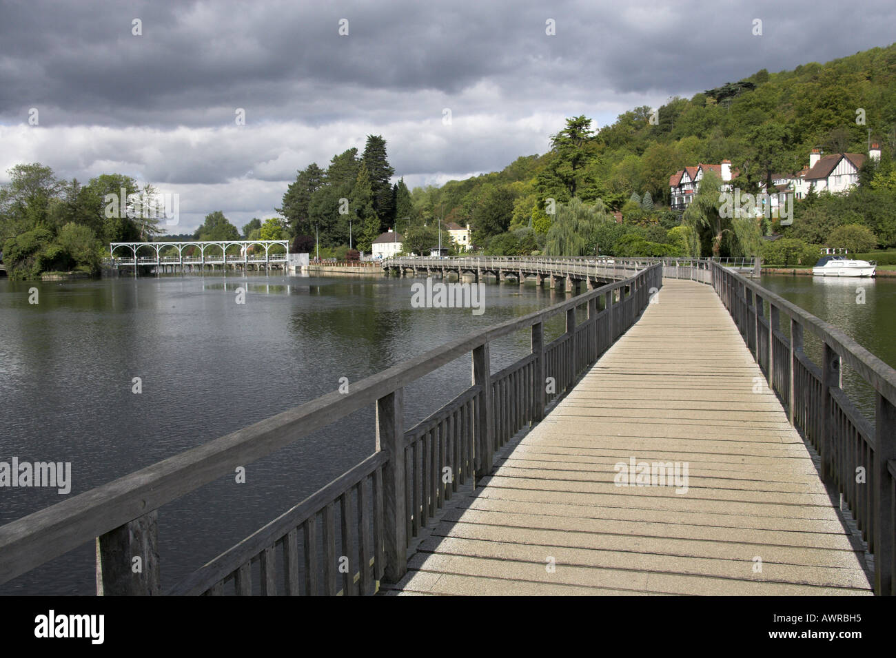 The Footbridge Over the River Thames and Weir by Marsh Lock Henley on ...