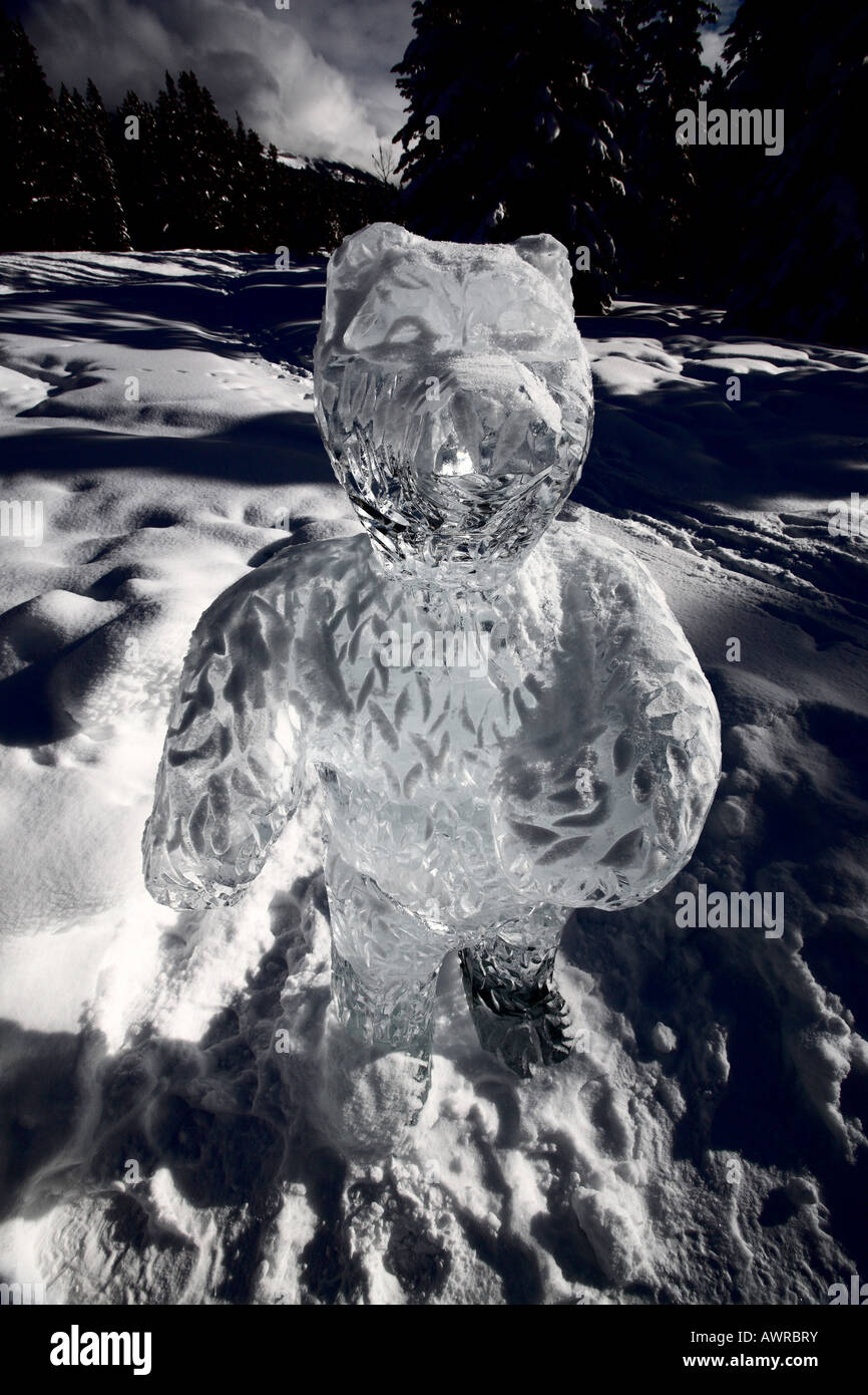 Ice bear sculpture hi-res stock photography and images - Alamy