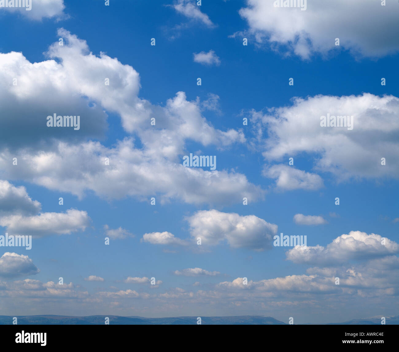 BLUE SKY WITH CUMULUS CLOUDS Stock Photo - Alamy