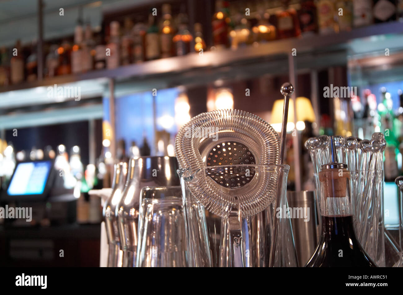back bar of upmarket cocktail bar Stock Photo - Alamy
