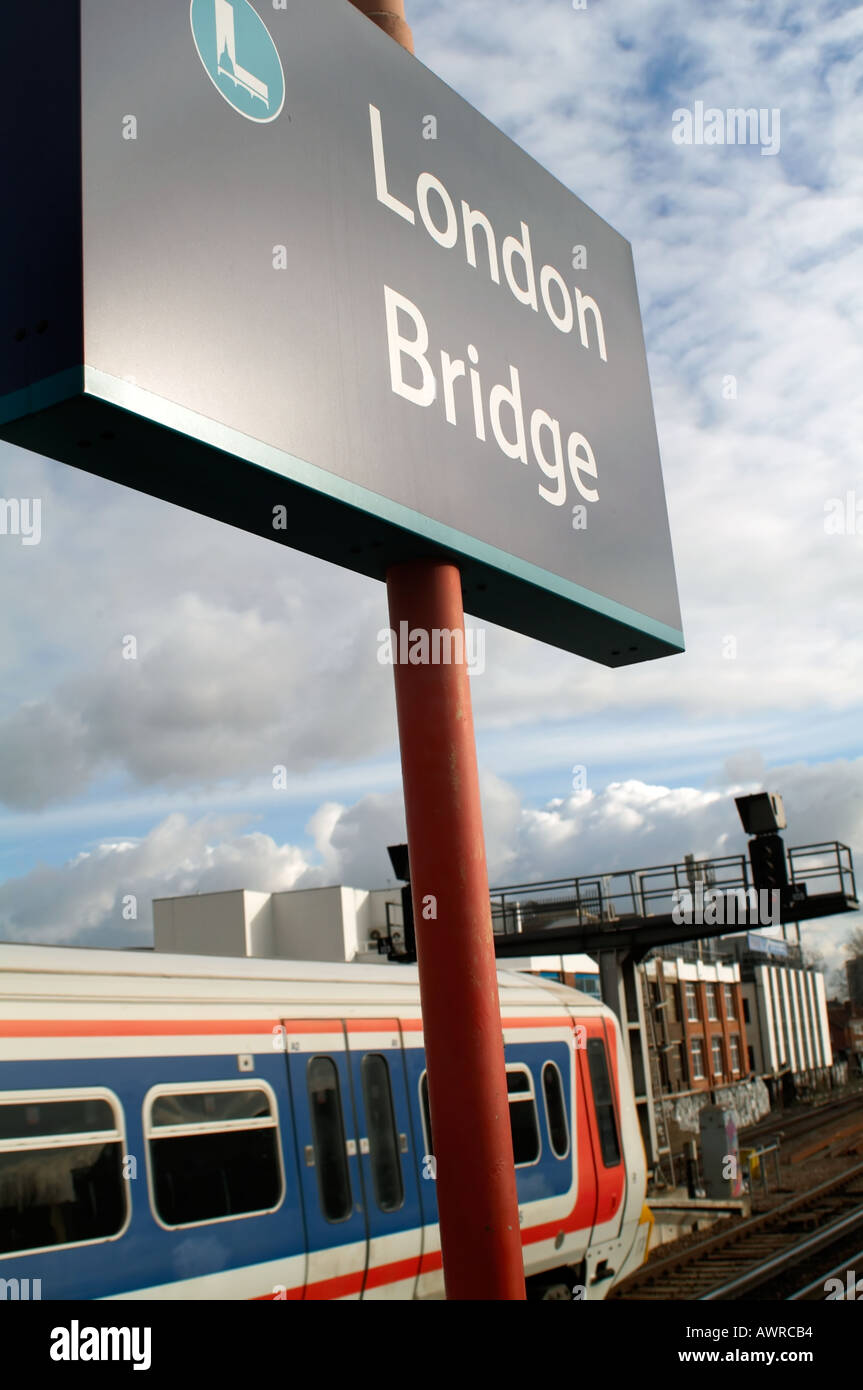 London Bridge railway station platform sign Stock Photo - Alamy