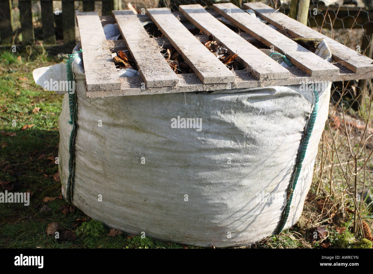 Making leaf mould hi-res stock photography and images - Alamy