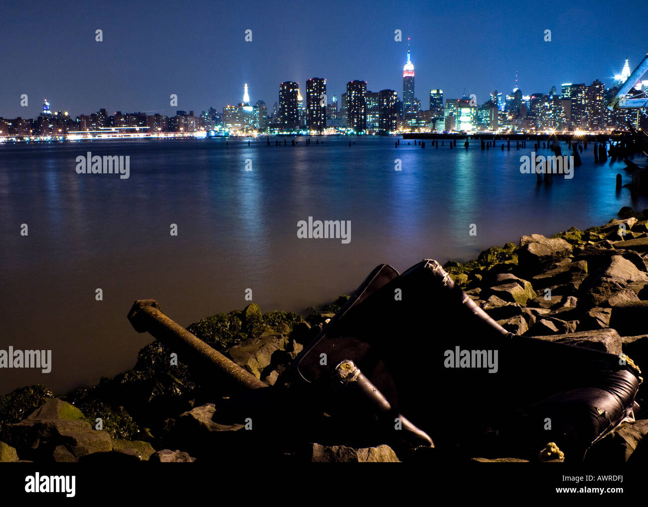 Brooklyn docks with Manhattan in background Stock Photo - Alamy