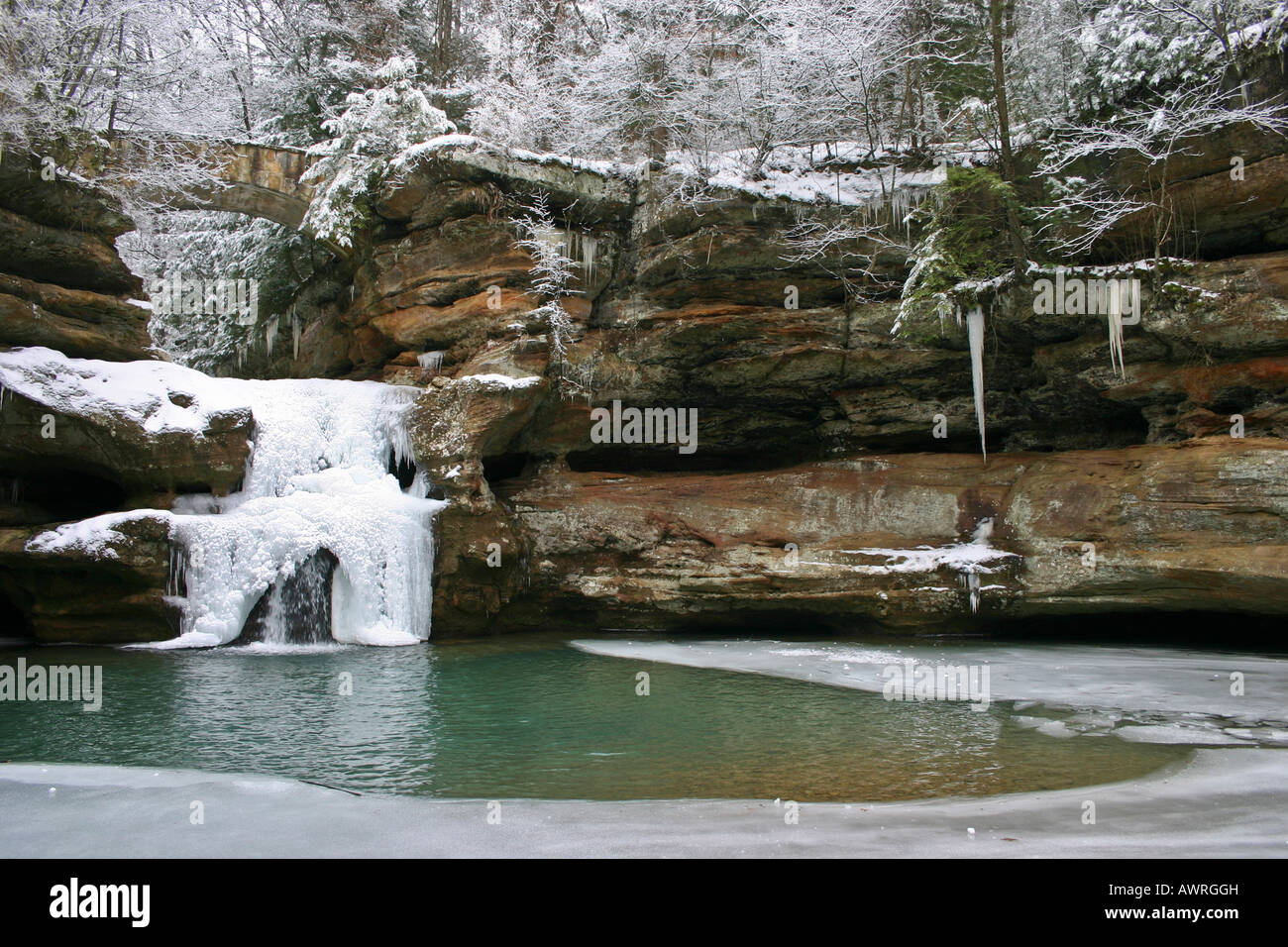 A half frozen waterfall hi-res stock photography and images - Alamy