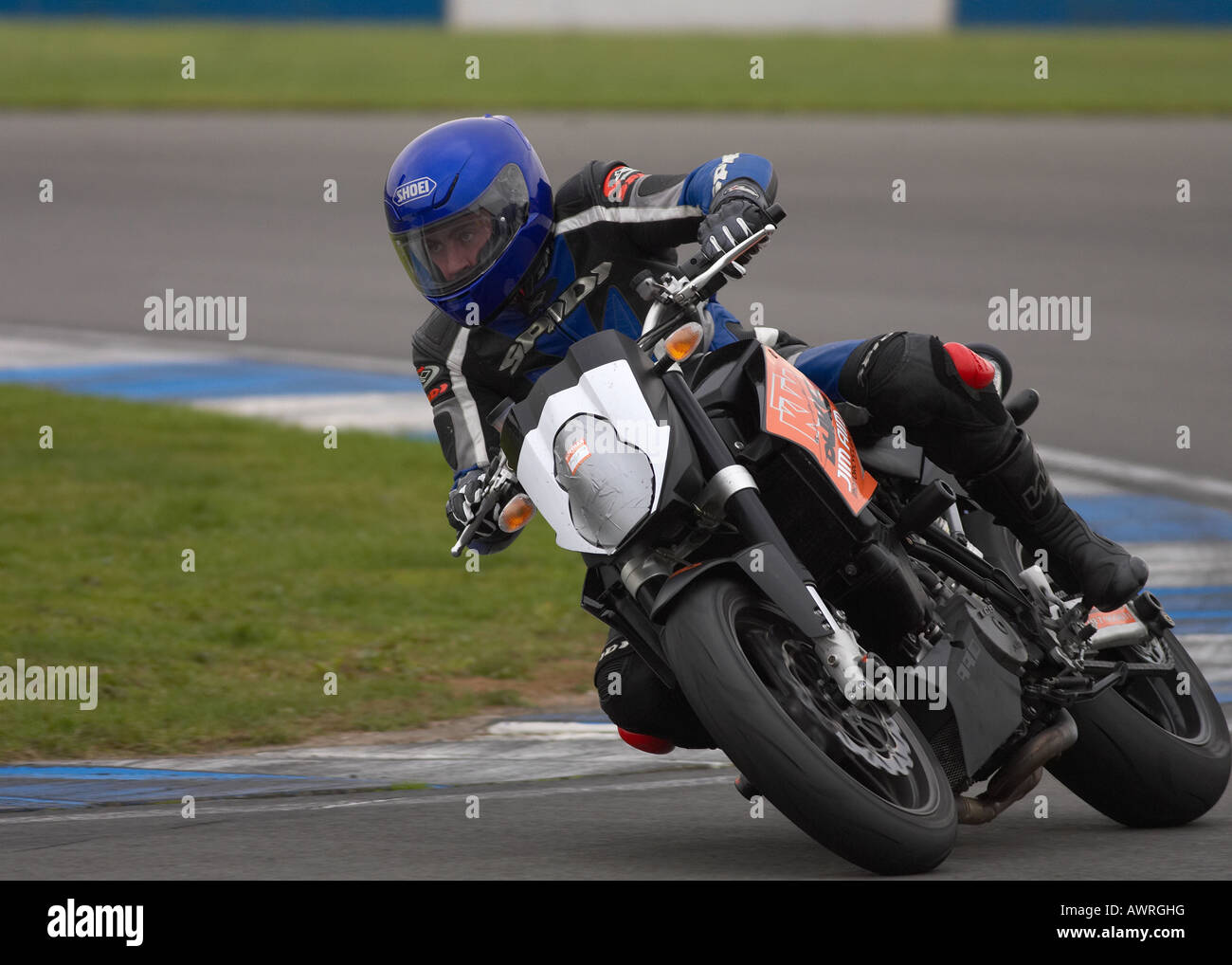 Cornering motorbike hi-res stock photography and images - Alamy