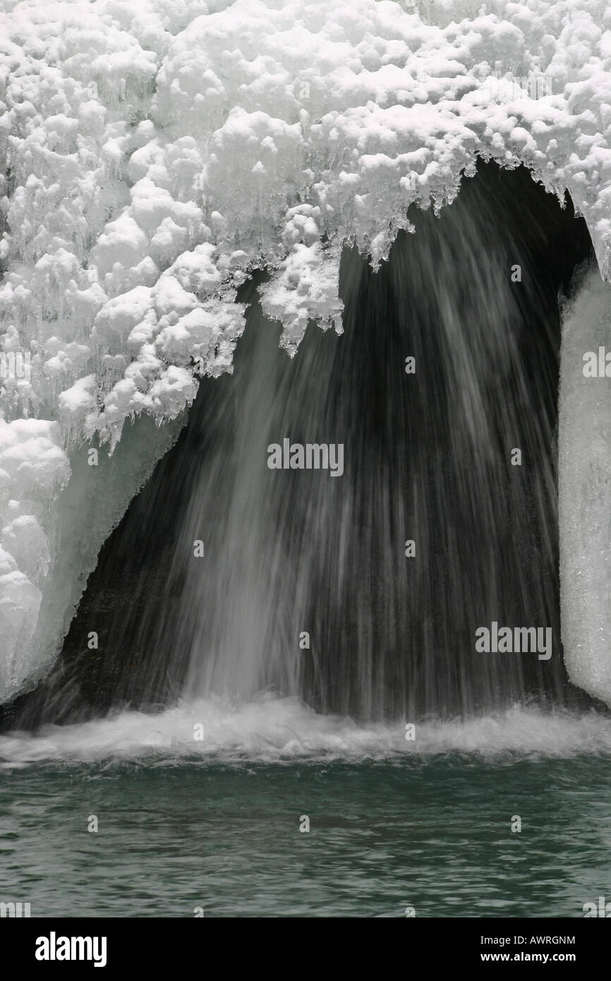 A half frozen waterfall hi-res stock photography and images - Alamy