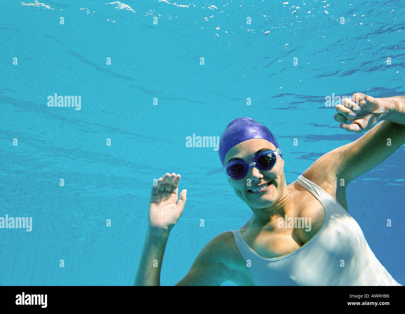 Women underwater smiling hi-res stock photography and images - Alamy