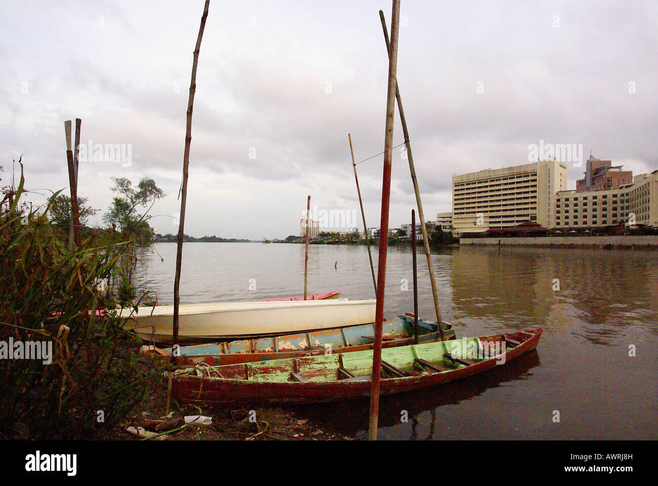 Native boats hi-res stock photography and images - Alamy