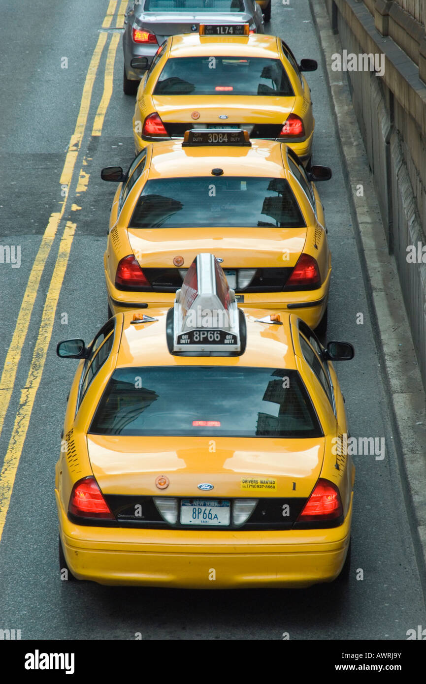 Taxis lined up on Park Avenue in New York City Stock Photo - Alamy