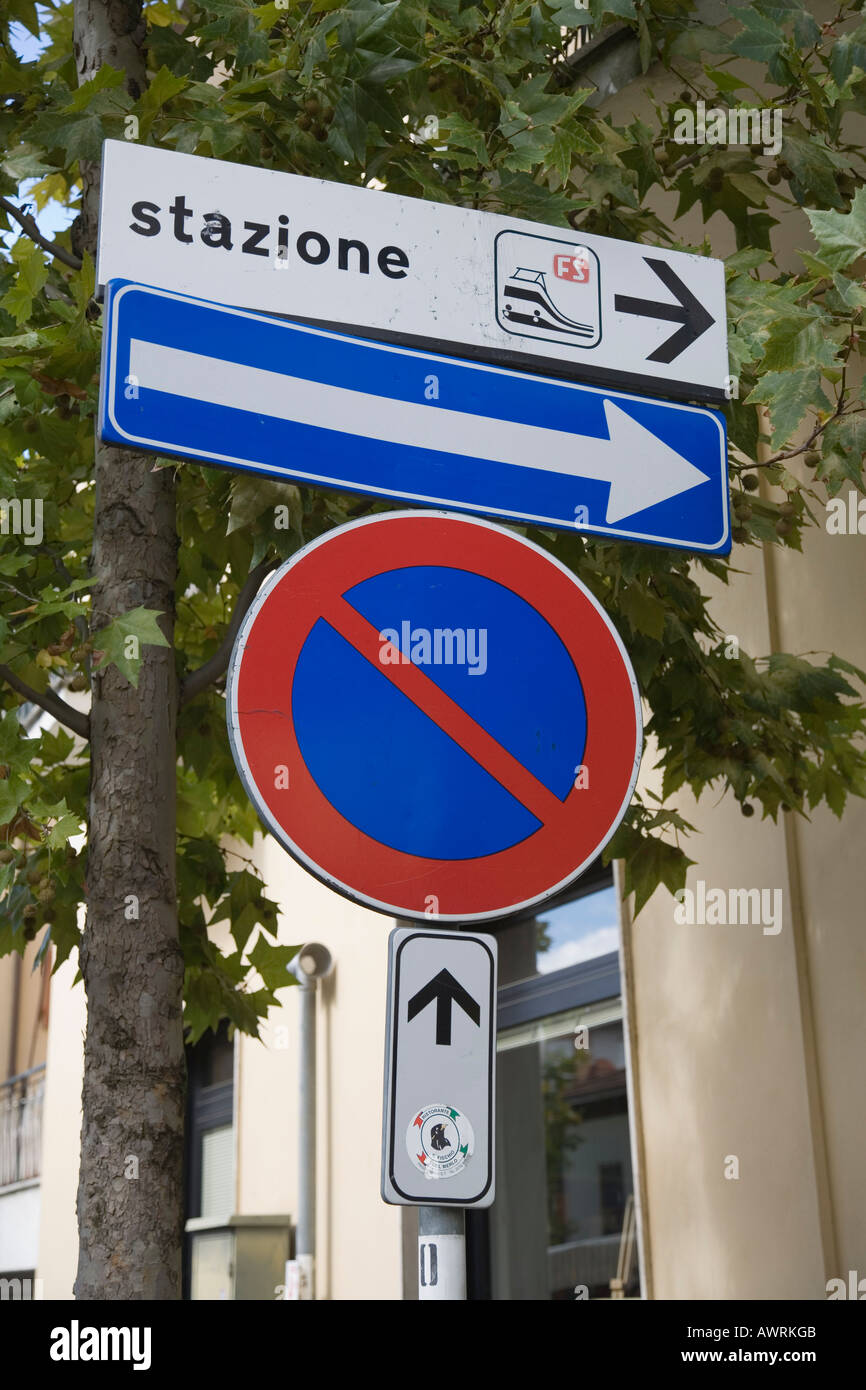 Train station direction arrow sign do not enter traffic sign Camucia ...