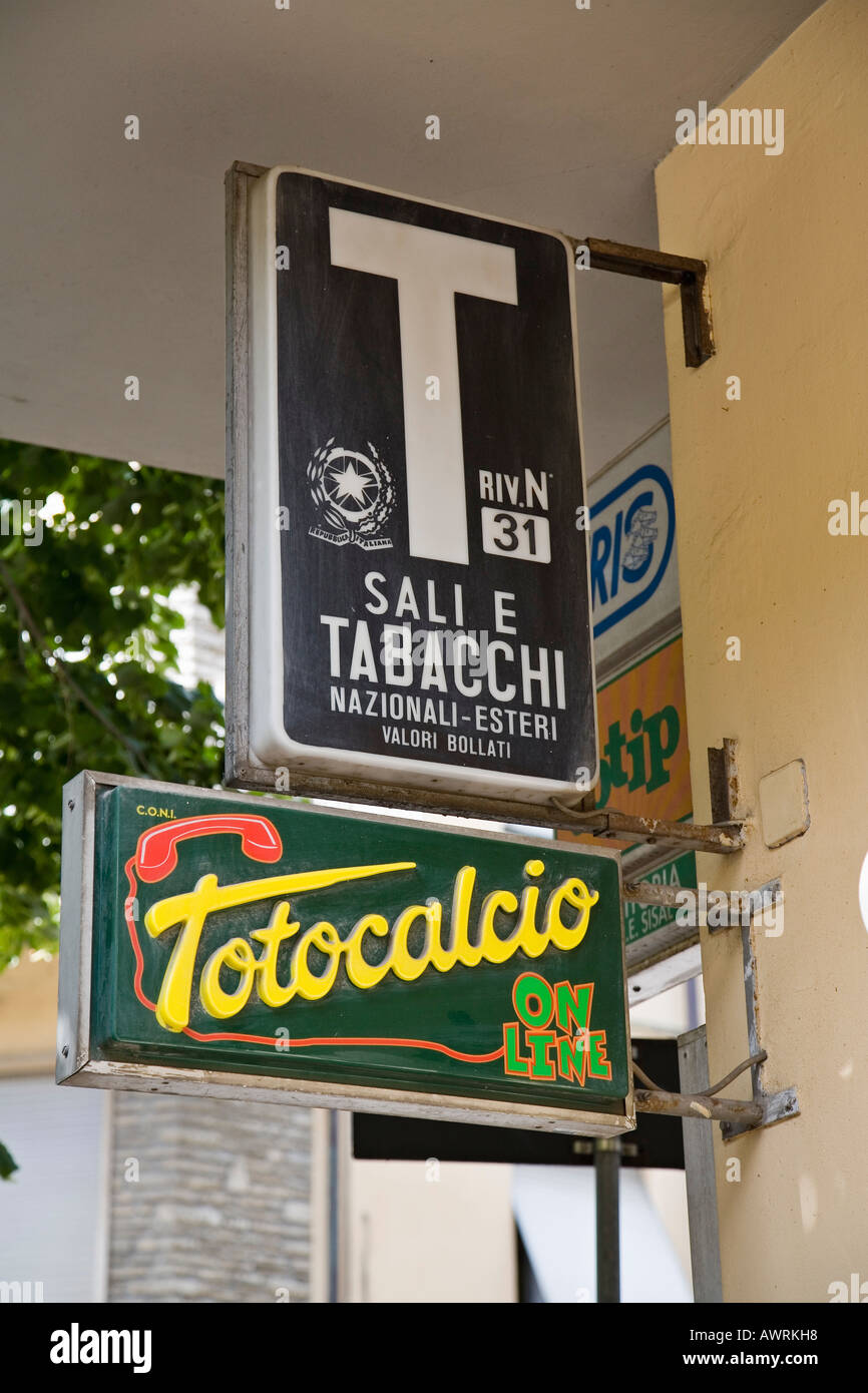 Tabacchi negozio Camucia Italy Stock Photo - Alamy