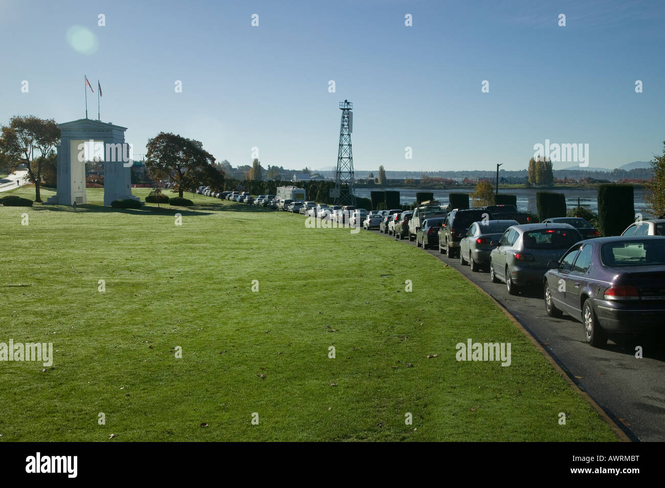 Peace arch border crossing hi-res stock photography and images - Alamy