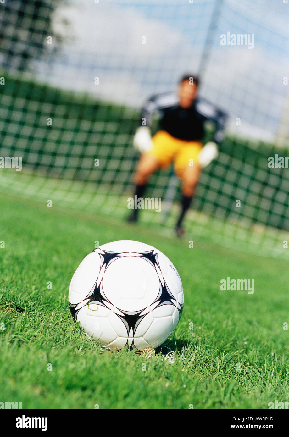Goal keeper in front of goal hi-res stock photography and images - Alamy