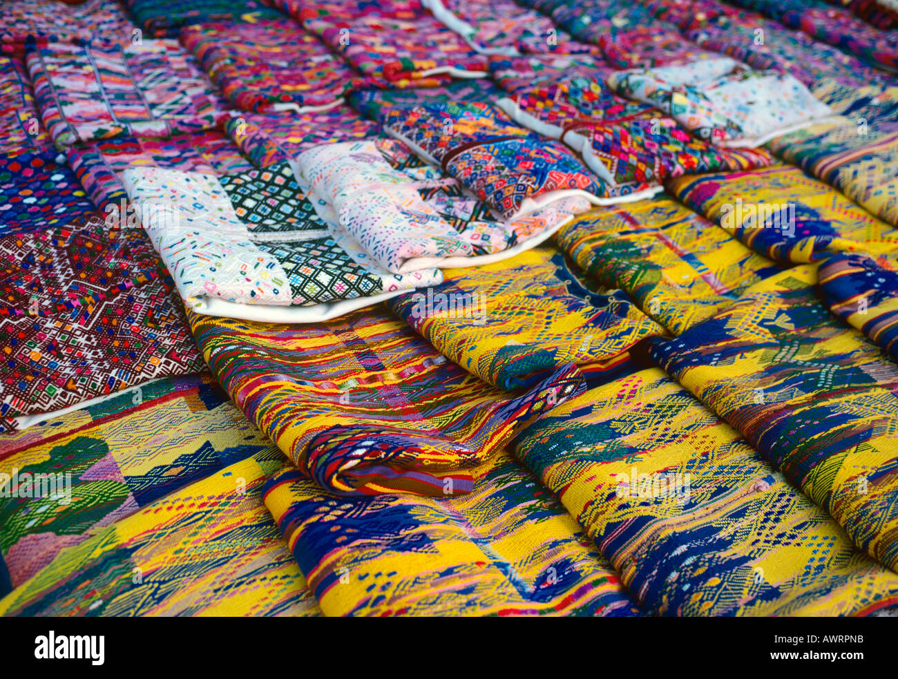 Huipiles hi-res stock photography and images - Alamy