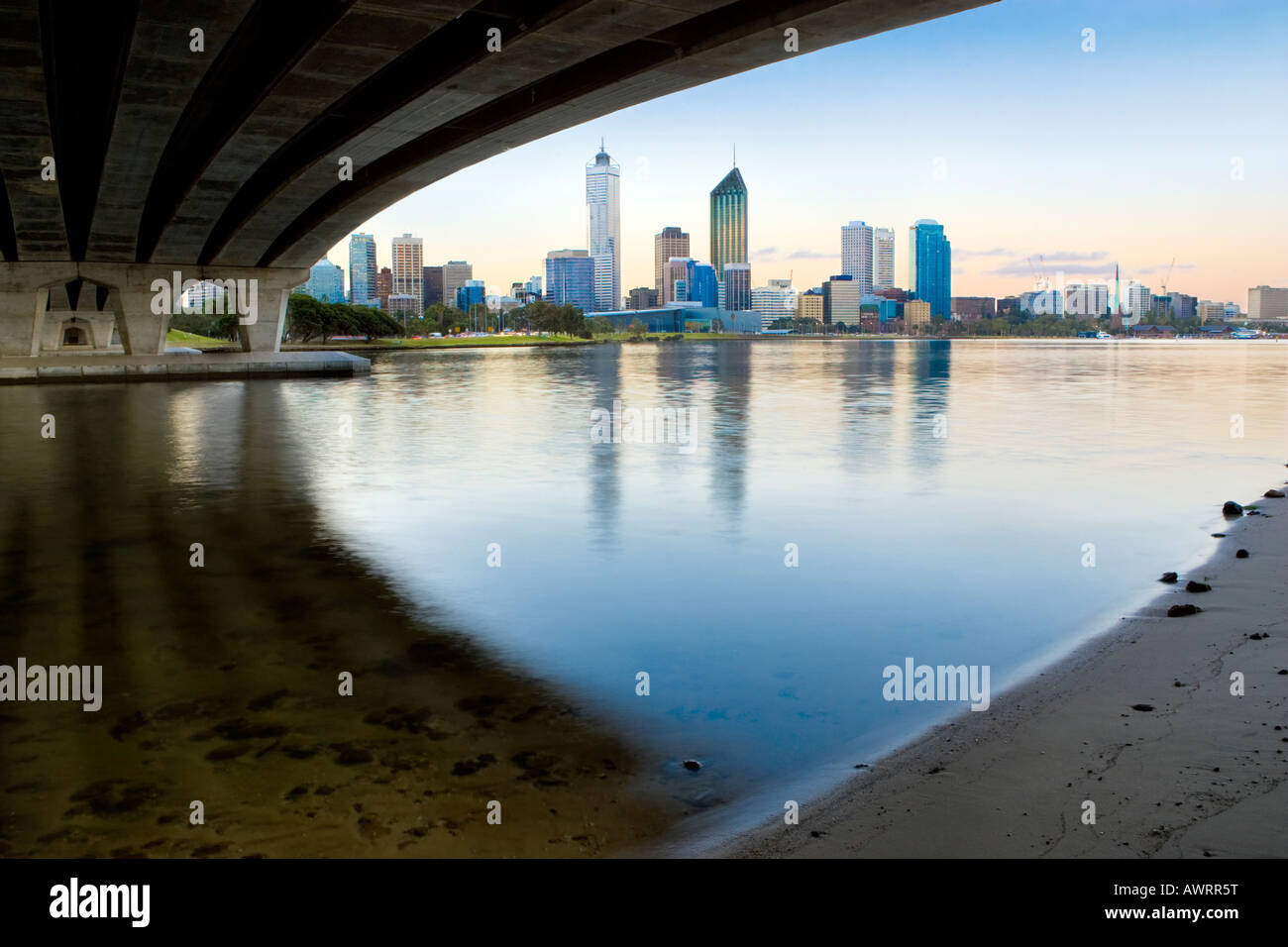 The Narrows Bridge spanning the Swan River with Perth's skyscrapers ...