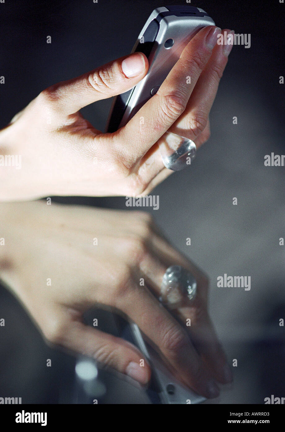 Hand holding cell phone Stock Photo - Alamy