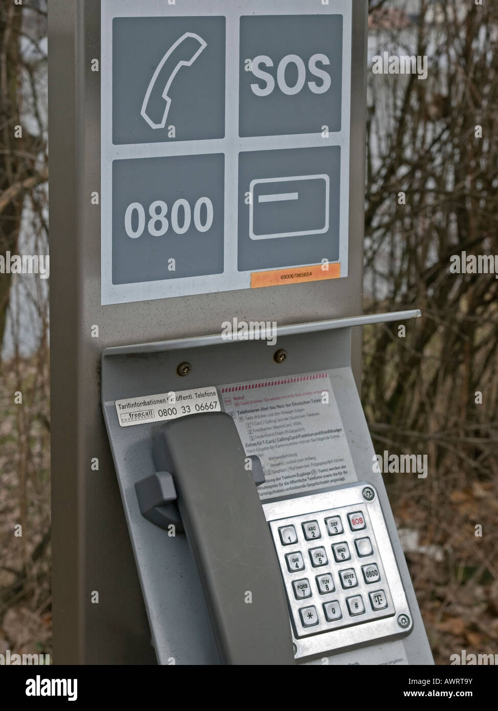 Sos telephone box High Resolution Stock Photography and Images - Alamy