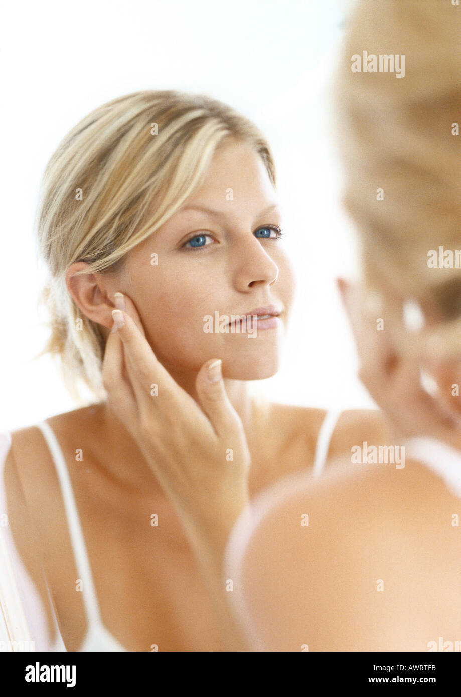 Woman's reflection in mirror, head and shoulders Stock Photo - Alamy