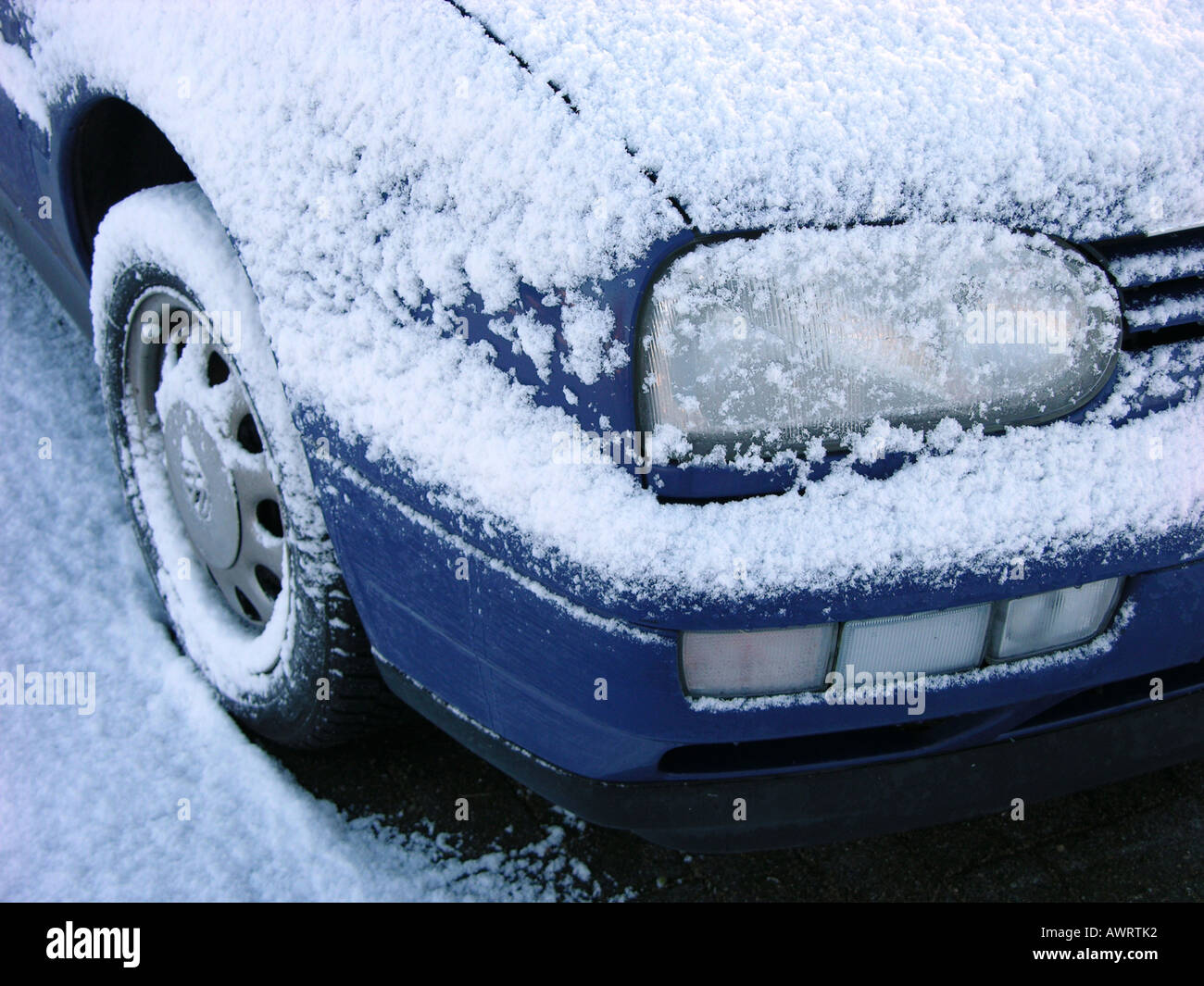 Car stuck on ice hi-res stock photography and images - Alamy