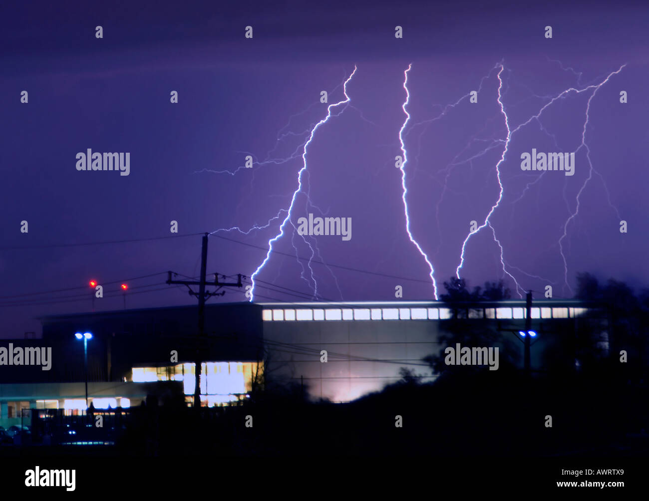 Lightning strike building hi-res stock photography and images - Alamy