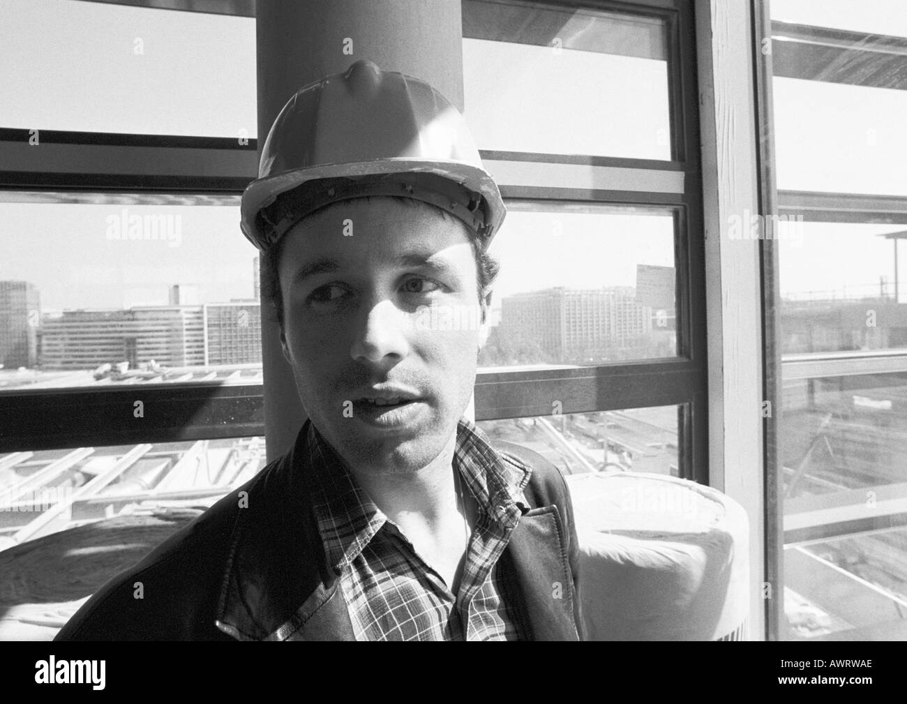 Builder wearing hard hat, close-up, b&w Stock Photo - Alamy