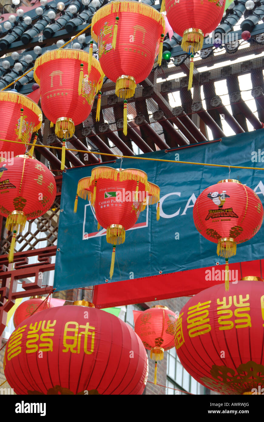 Red lanterns chinatown hi-res stock photography and images - Alamy