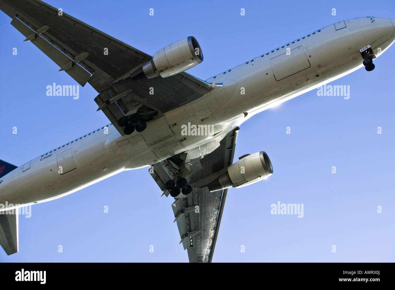 Low flying jet inbound for landing at Vancouver International Airport ...