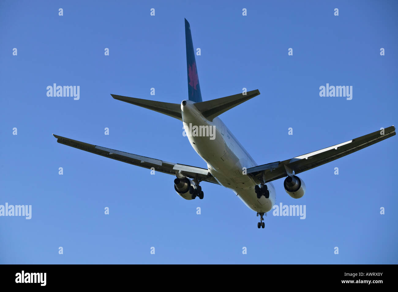 Low flying jet inbound for landing at Vancouver International Airport ...
