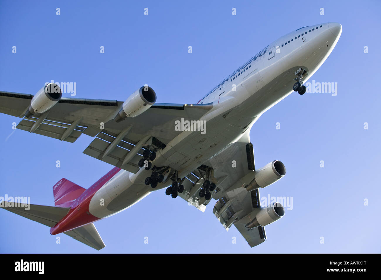 Low flying jet inbound for landing at Vancouver International Airport ...