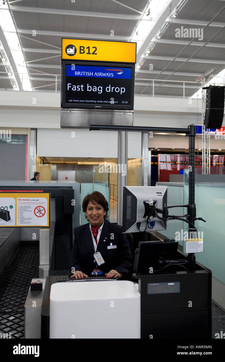 Check in desk airport uk High Resolution Stock Photography and Images ...