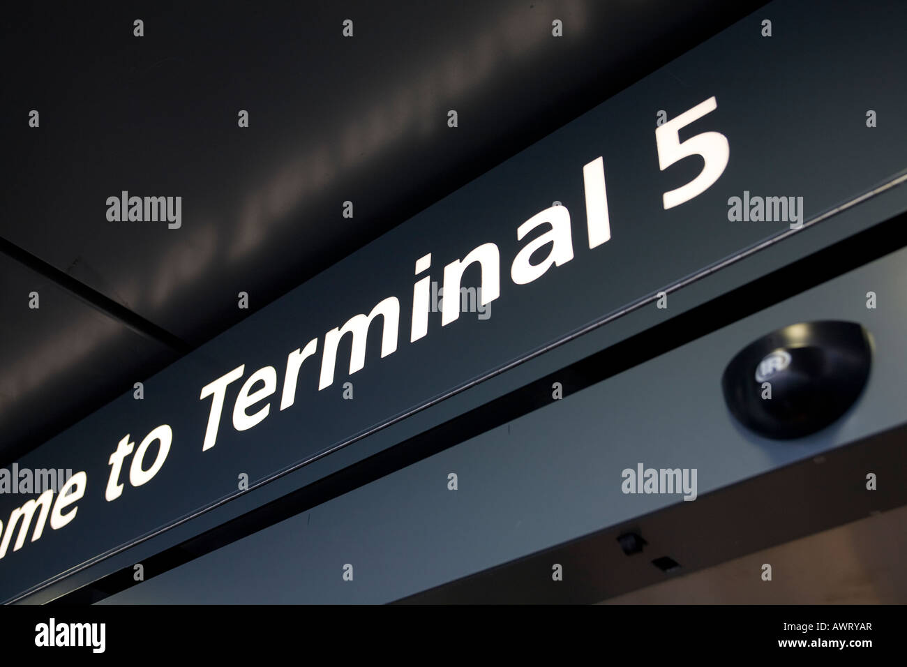 Welcome sign to London Heathrow Airport Terminal 5 Stock Photo - Alamy