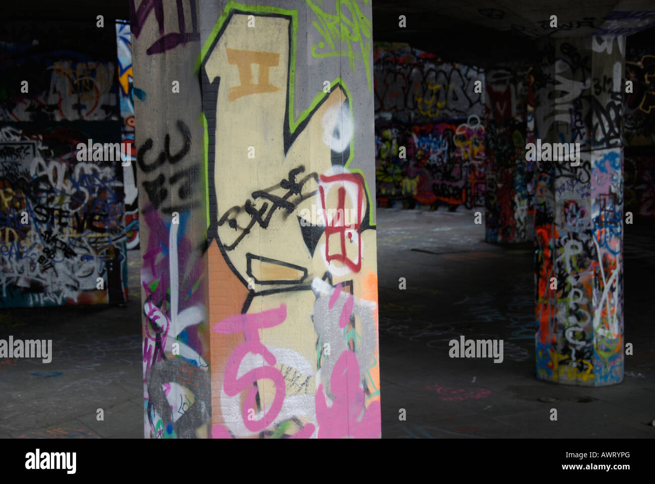 Underpass graffiti hi-res stock photography and images - Alamy