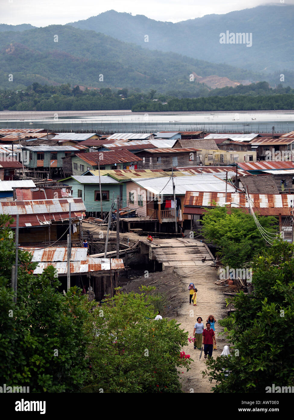 sabah water village Stock Photo - Alamy