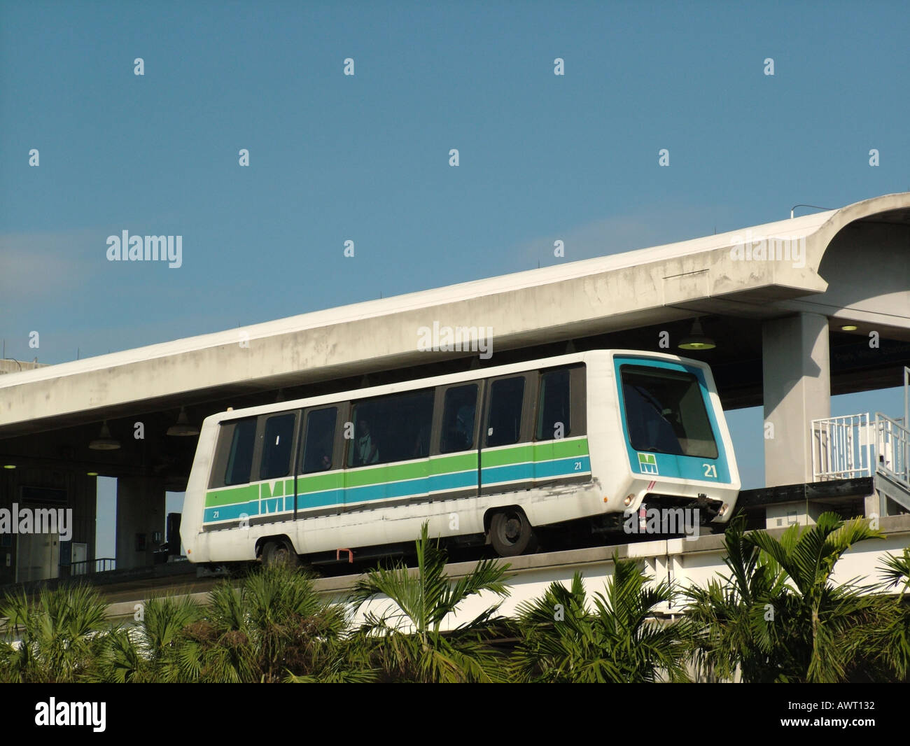 Miami florida metrorail mass transit hi-res stock photography and ...