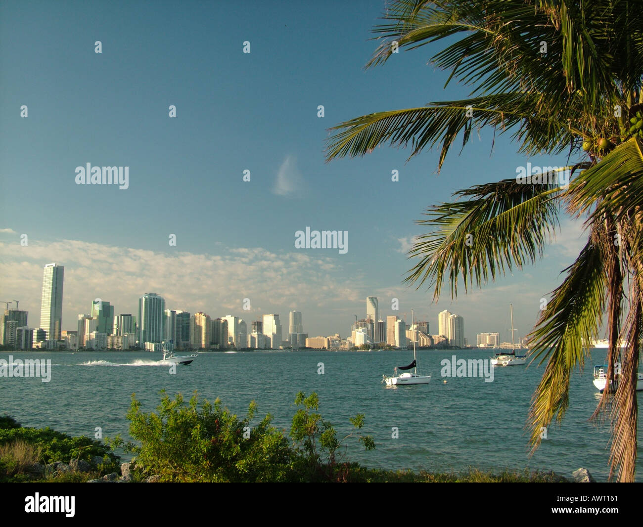 Riverfront paradise hi-res stock photography and images - Alamy